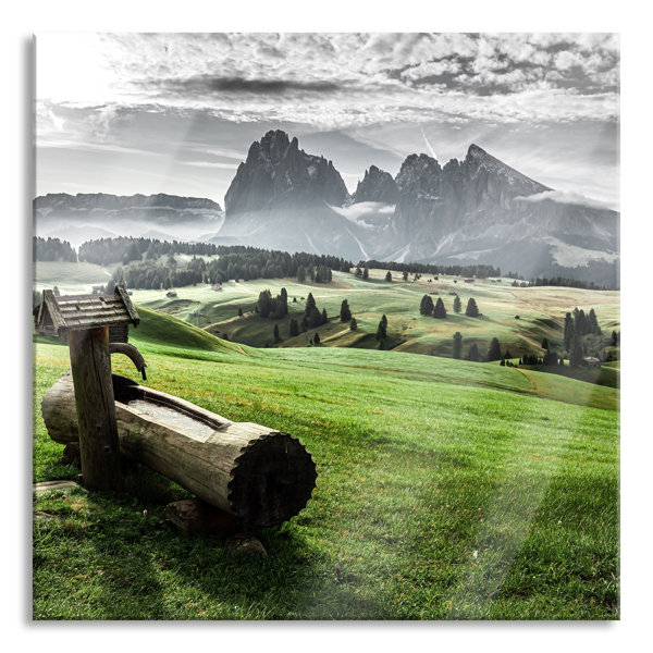 Union Rustic Glasbild Wassertrog auf einer Wiese in den Dolomiten, Detail | Wayfair.de